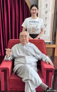 "Old Bull Eating Young Grass": 86-Year-Old Chinese Painter Fan Zeng Marries 36-Year-Old Xu Meng ...